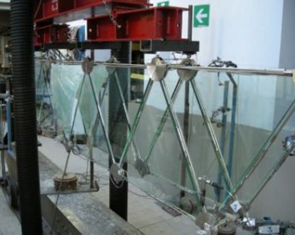 Cálculo de estructura reticular espacial plana o espacial Straus7 - VETRO STRUTTURALE By HSH