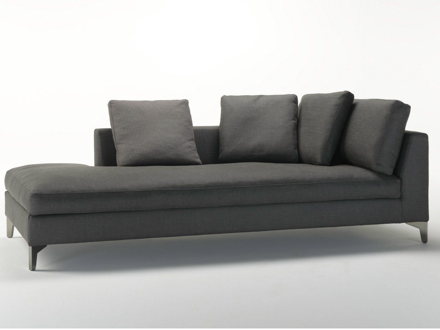 LOUIS UP Upholstered day bed By Meridiani | design Andrea Parisio