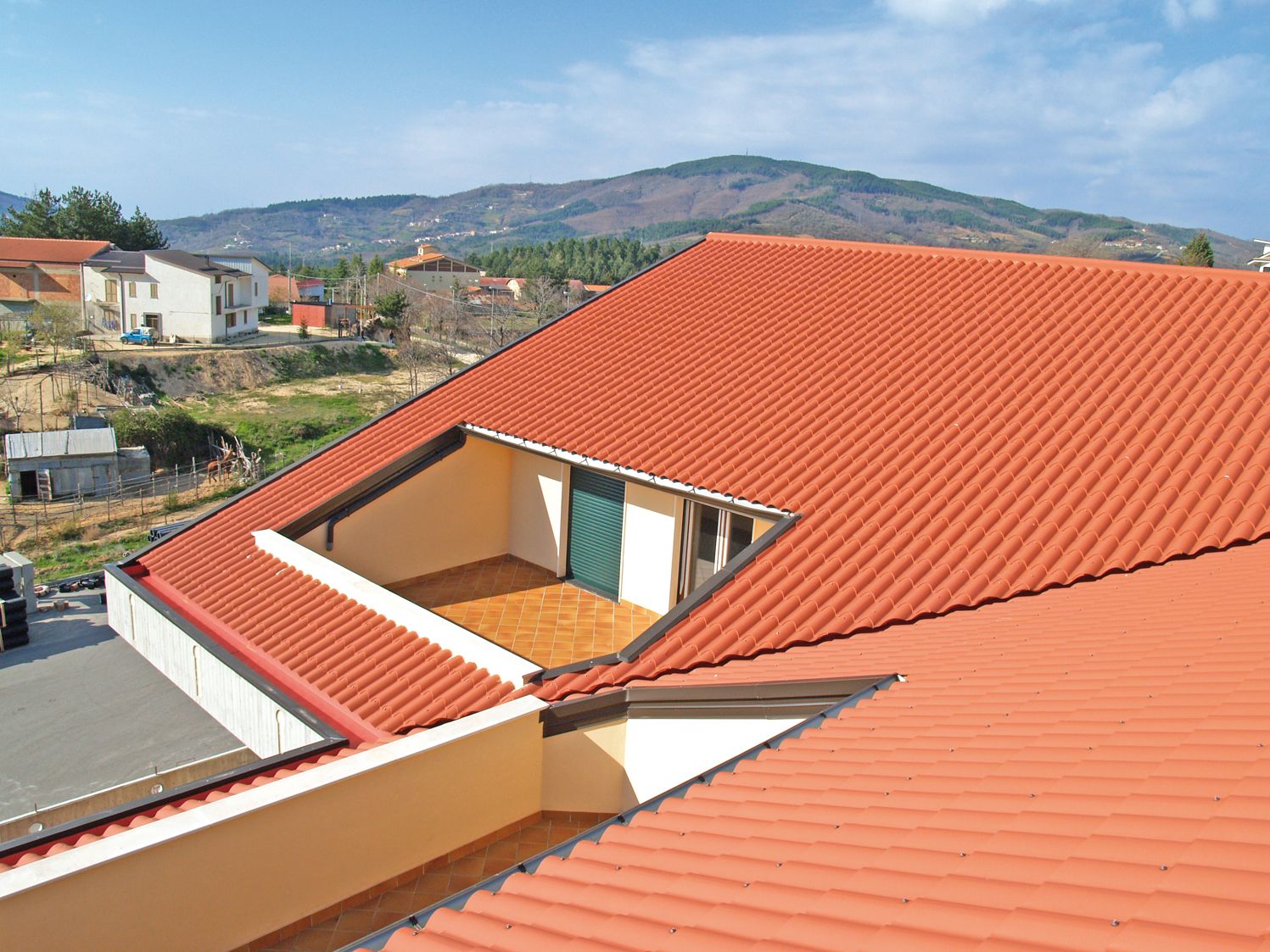 Lastra metallica isolata a forma di coppo per coperture ISOCOPPO ...