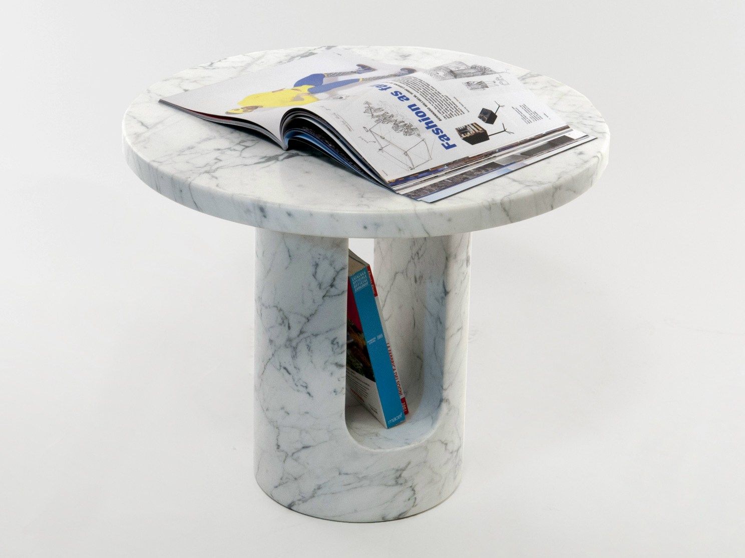Round coffee table with integrated magazine rack U-TURN By Covo