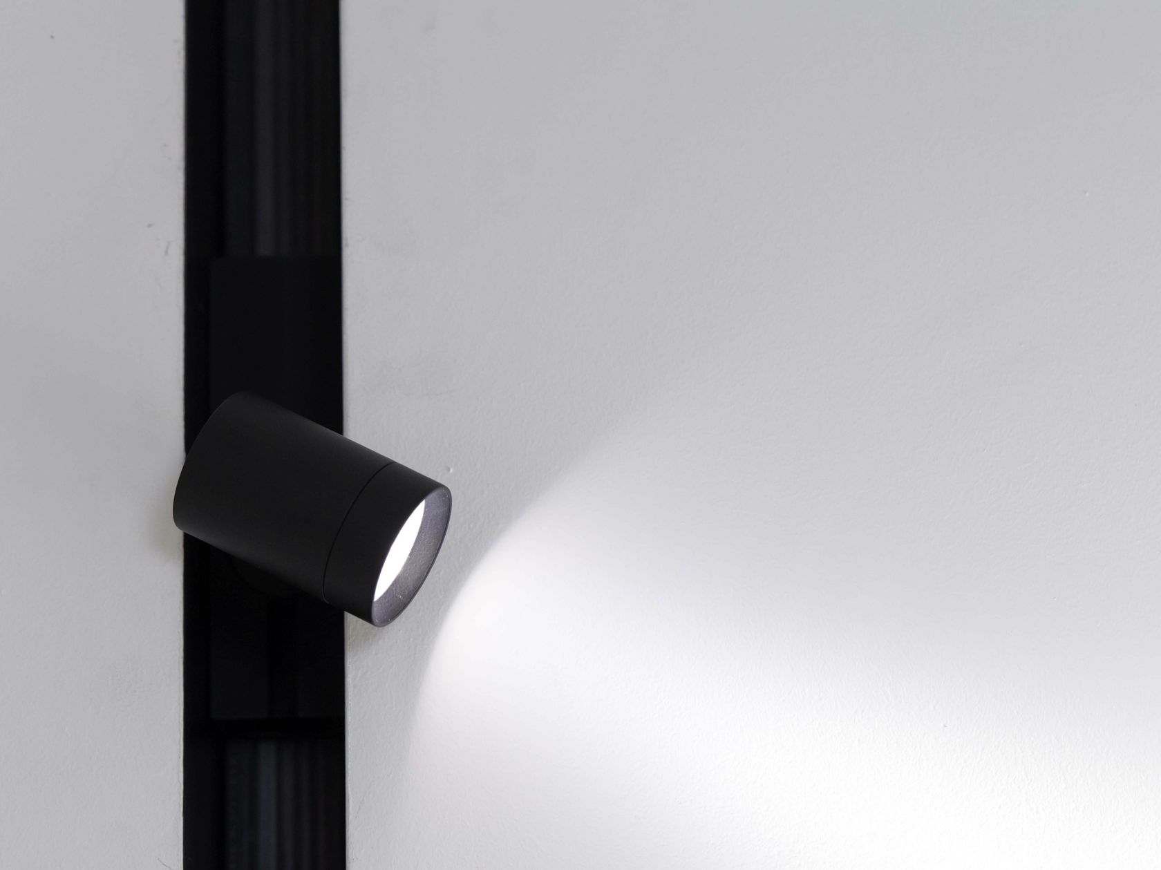 THE RUNNING MAGNET SPOT LED track-Light By Flos