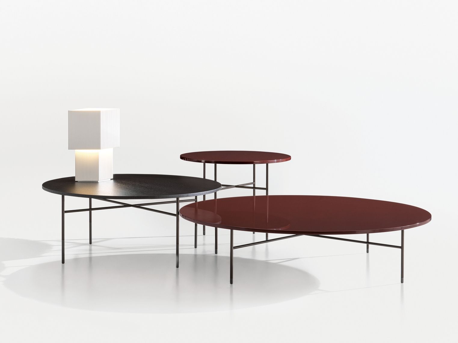 Coffee tables by Minotti | Low, in glass and wood | Archiproducts