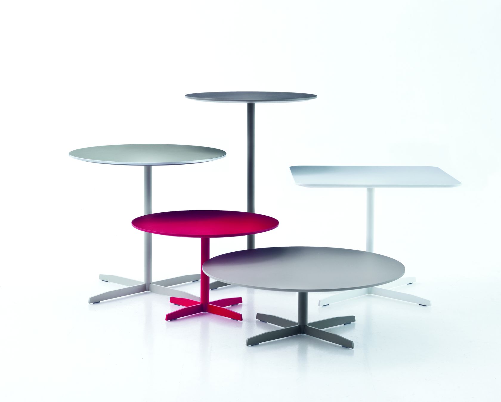 Round table with 4-star base ROGER | Round table Roger Collection By ...