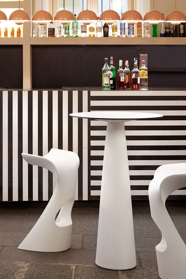 HOPLÀ | Round table By SLIDE design Marc Sadler