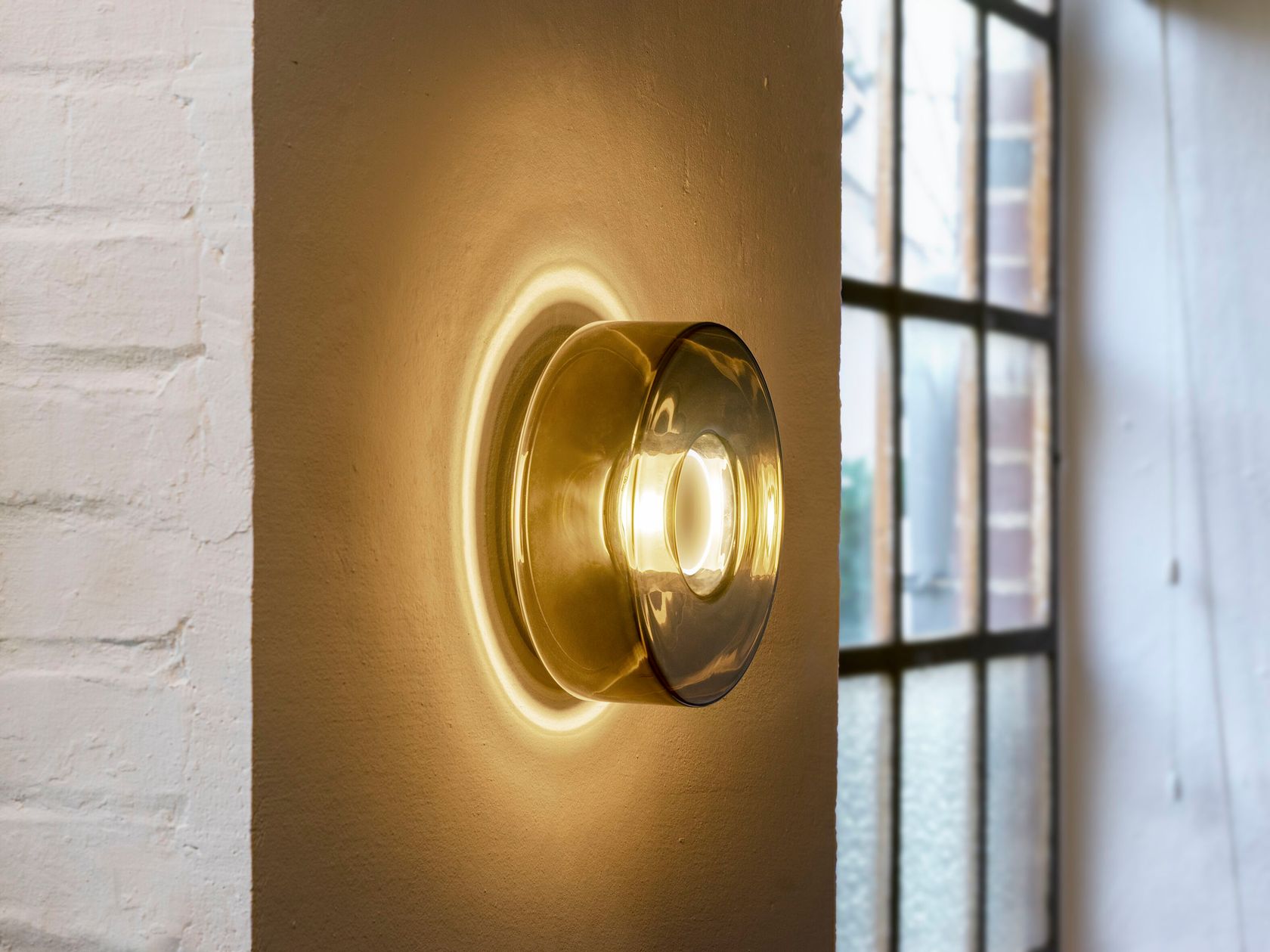 CURLING Wall lamp By serien.lighting