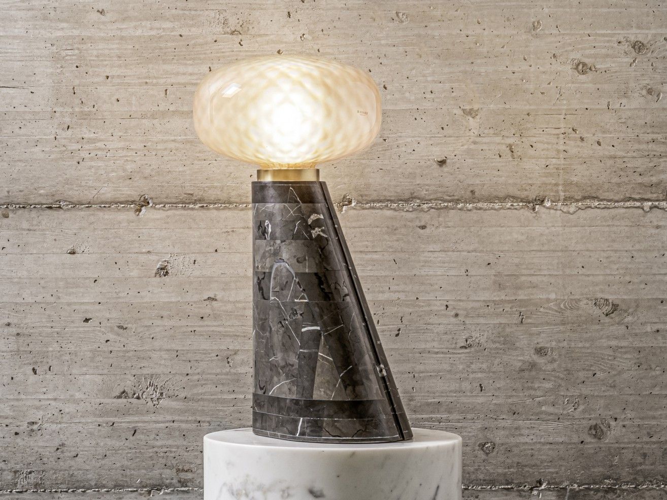 SEVEN BLOOMS Marble floor lamp By Stonethica