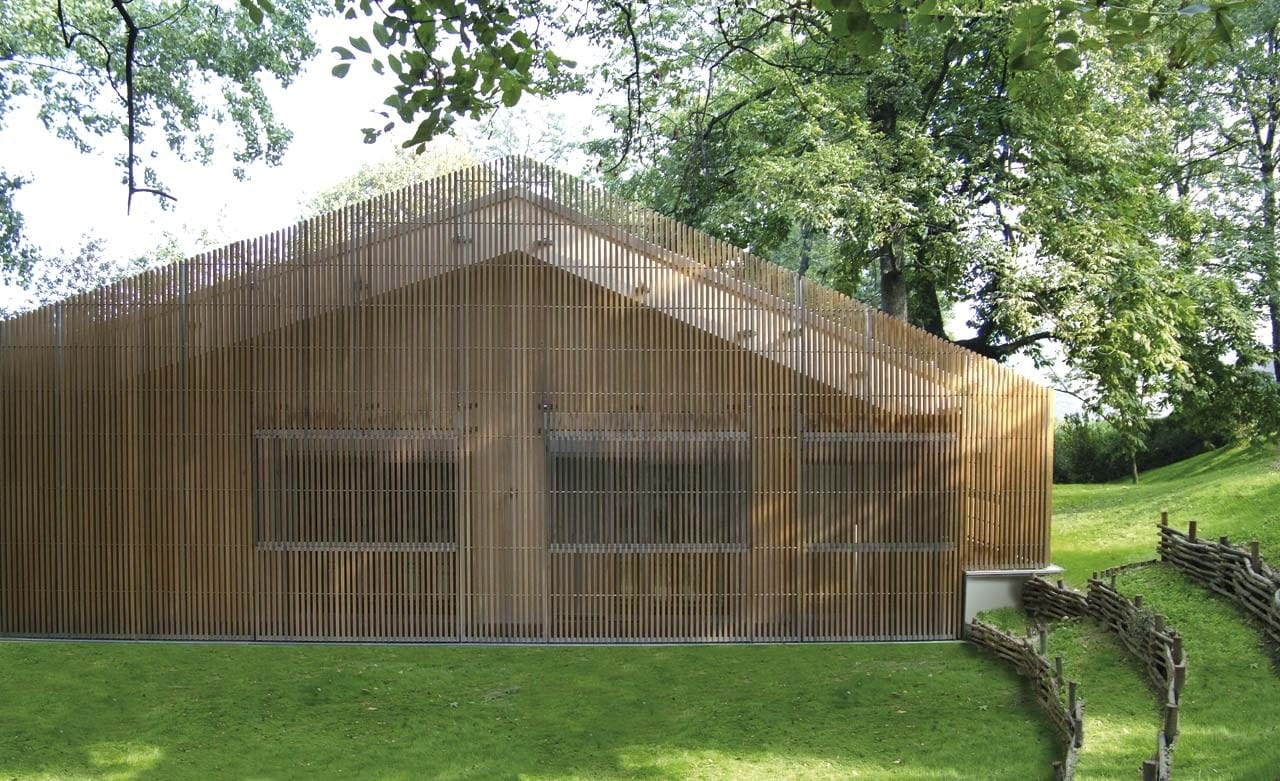 Solar shading with knee type opening Solar shading with knee type ...