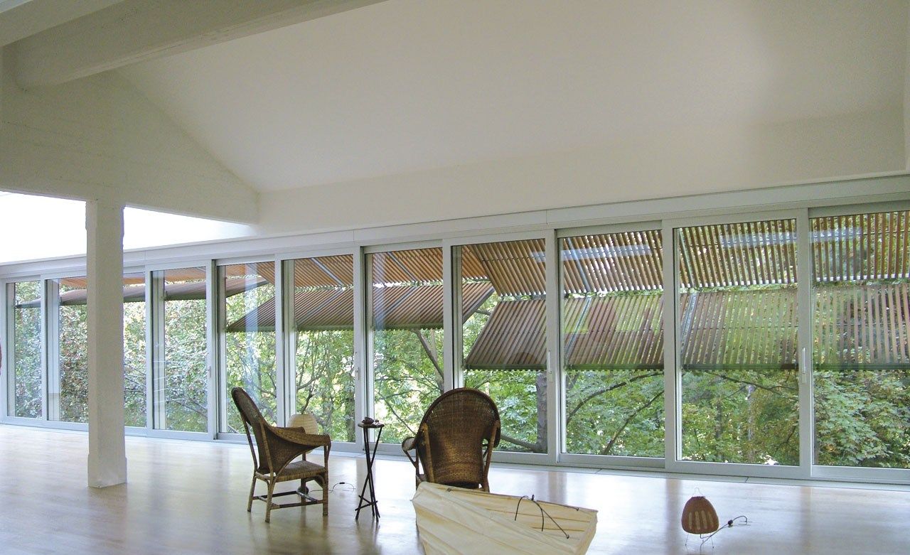 Solar shading with knee type opening Brise-soleil By Capoferri Serramenti