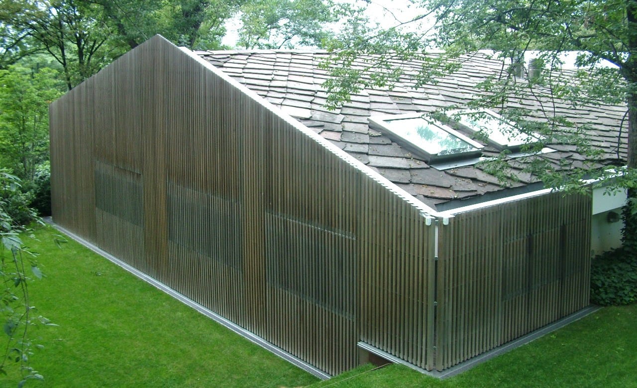 Solar shading with knee type opening Solar shading with knee type ...