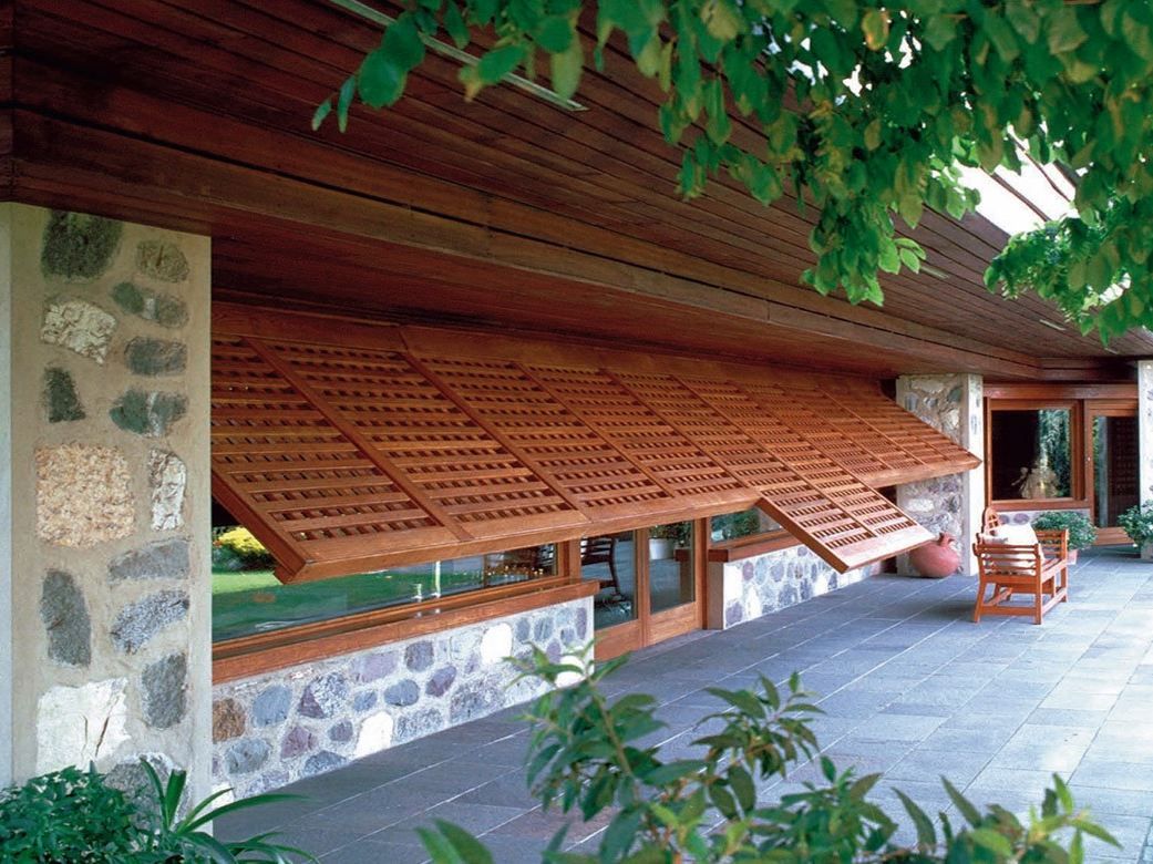 Up-and-over solar shading By Capoferri Serramenti