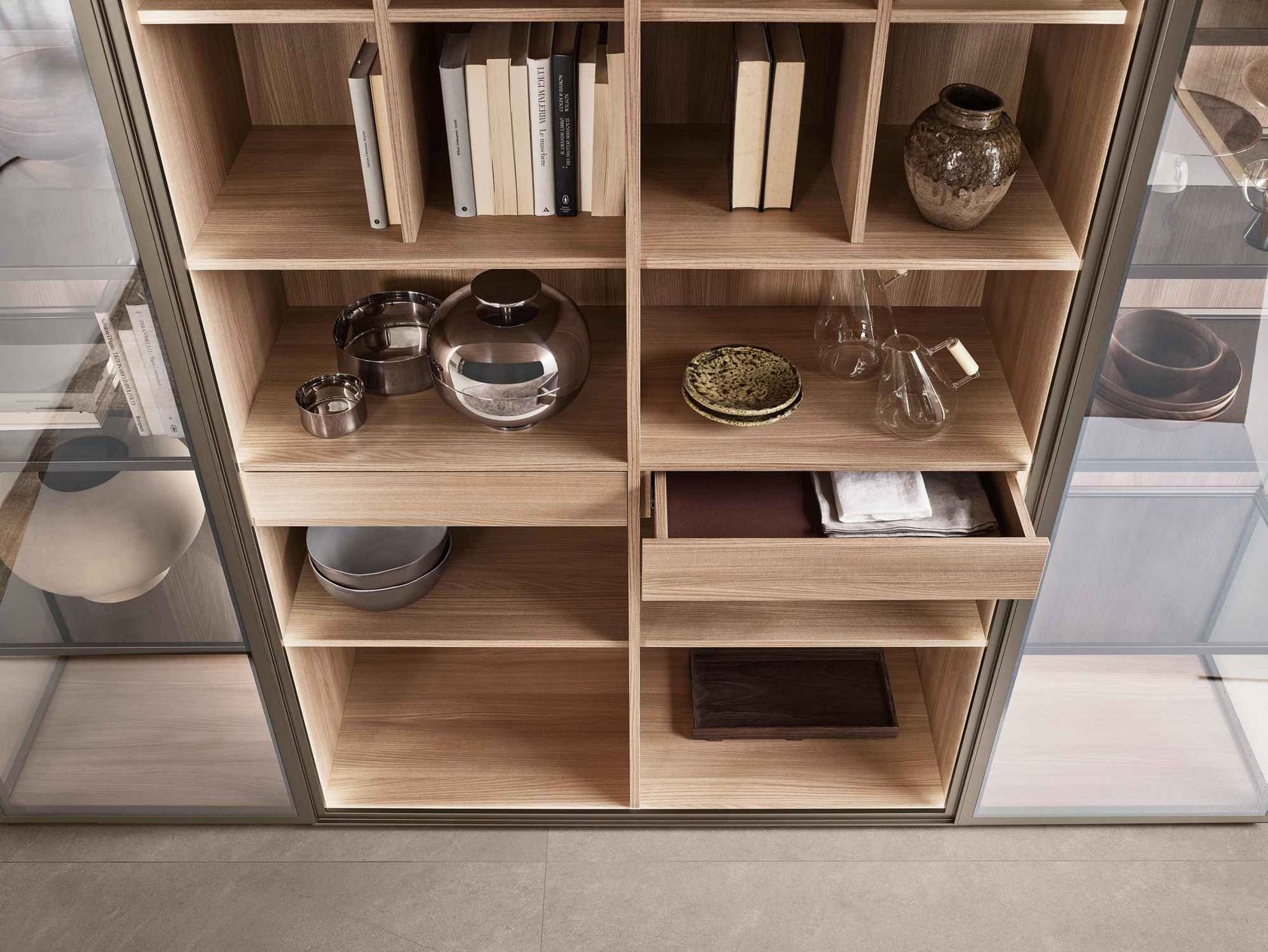 SIGN Kitchen with peninsula By ERNESTOMEDA | design Giuseppe Bavuso