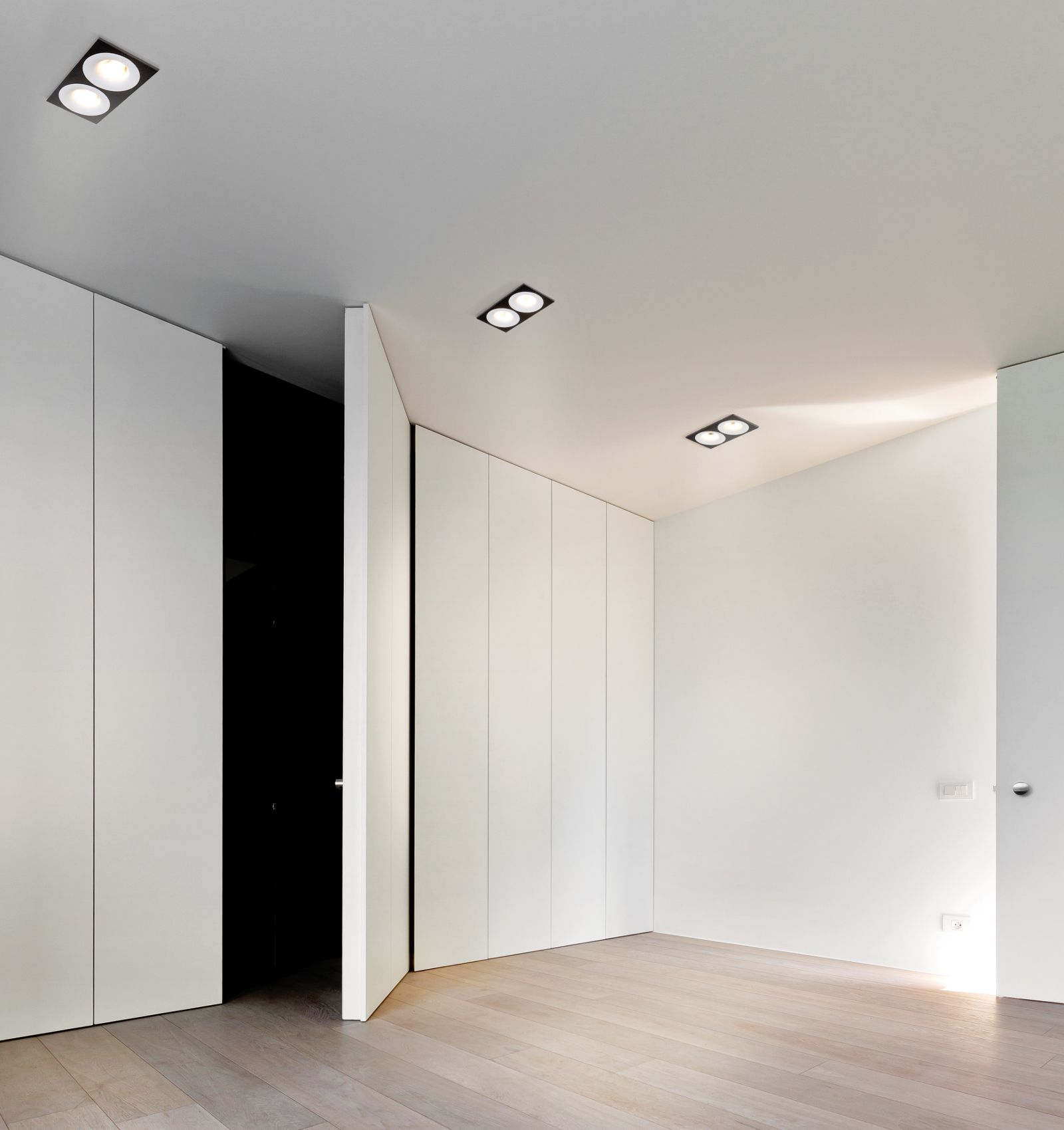 SMART LED ceiling lamp By Modular Lighting Instruments