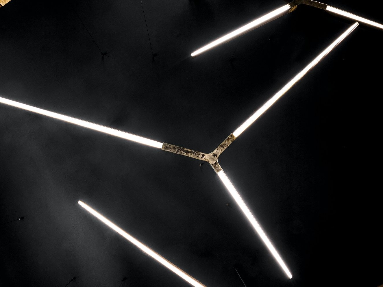 STARLIGHT HORIZONTAL Lámpara colgante LED de metal By Henge | design ...