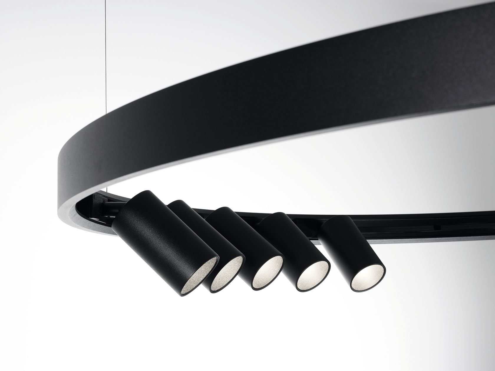 SUPERLOOP MDL LED pendant lamp By Delta Light