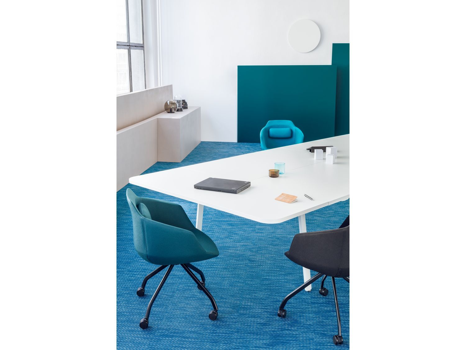 ULTRA P7KM, P7KT chair with castors By MDD