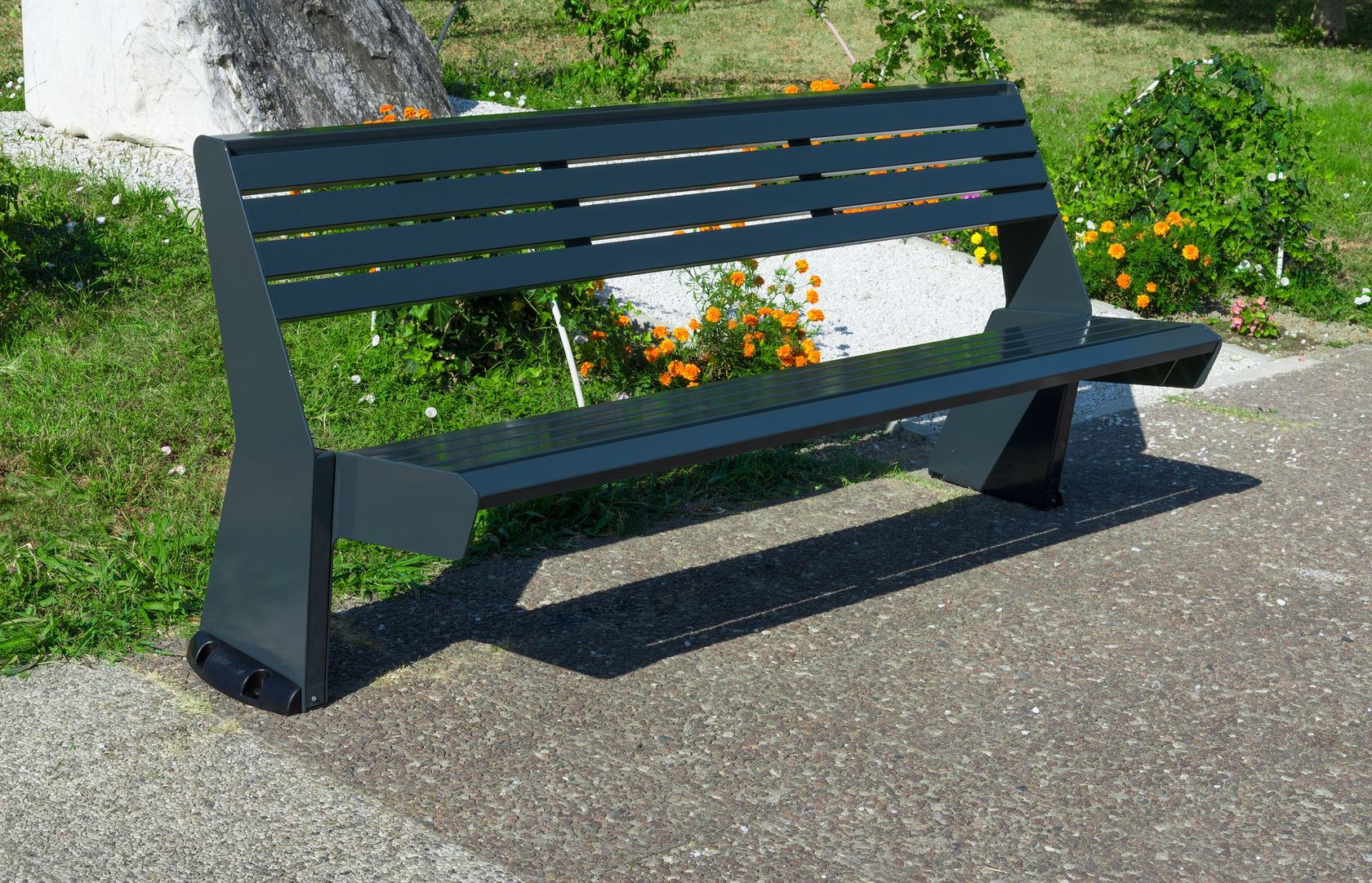 Contemporary style metal Bench with back UR 12 - 13 By Arco