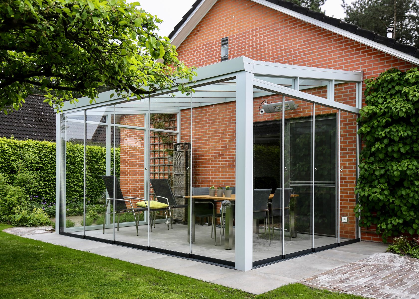 Veranda con vetrate scorrevoli By Gardendreams