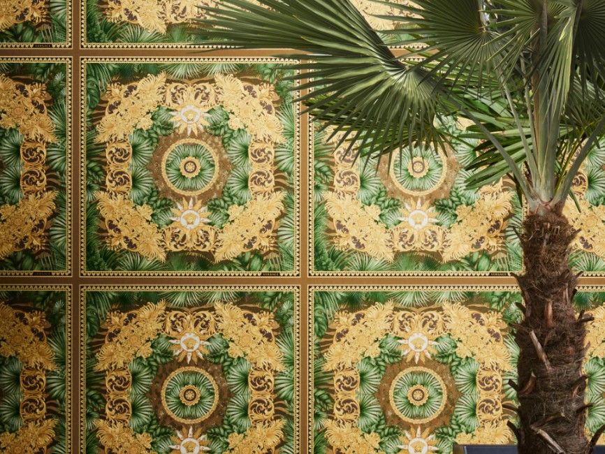 VERSACE V | Wallpaper with floral pattern By Architects Paper