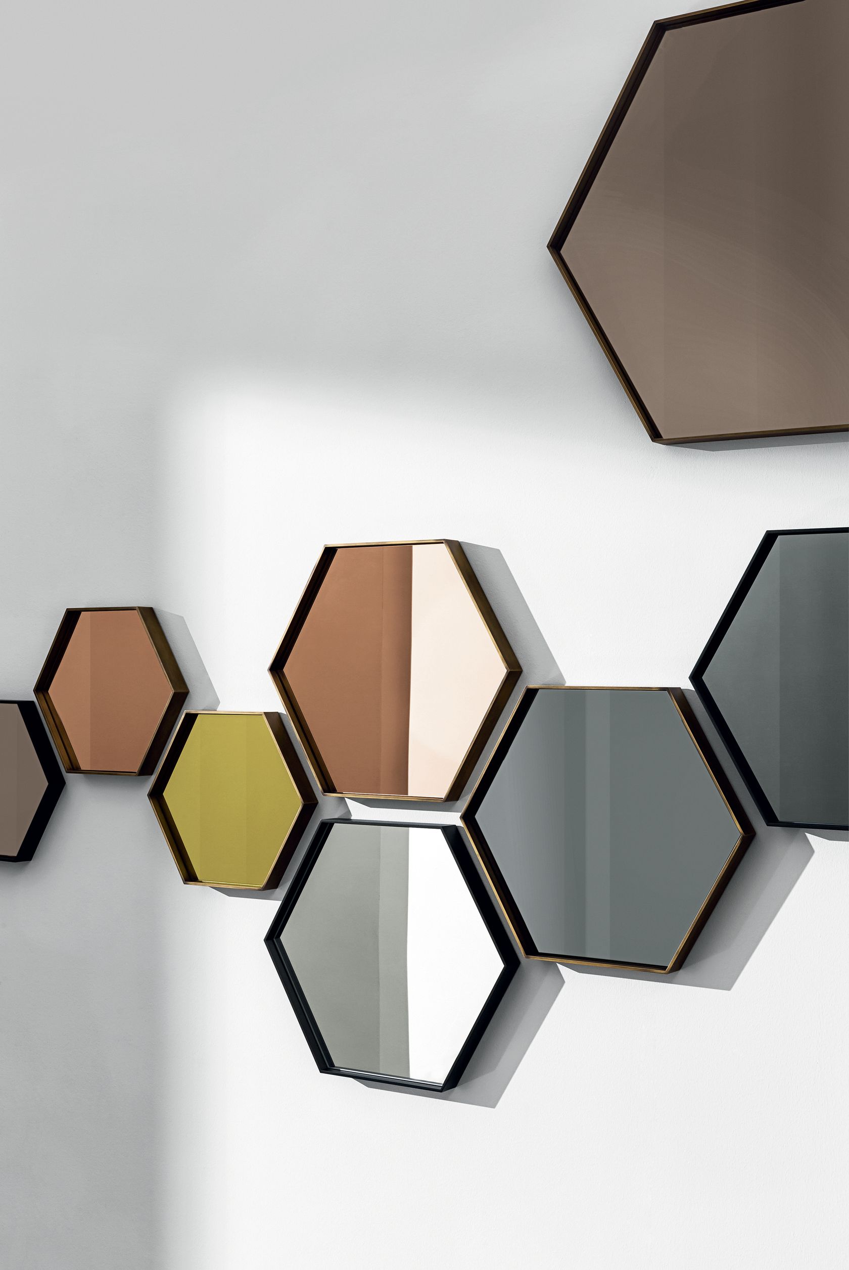 VISUAL HEXAGONAL Wall-mounted mirror By Sovet italia | design Lievore ...
