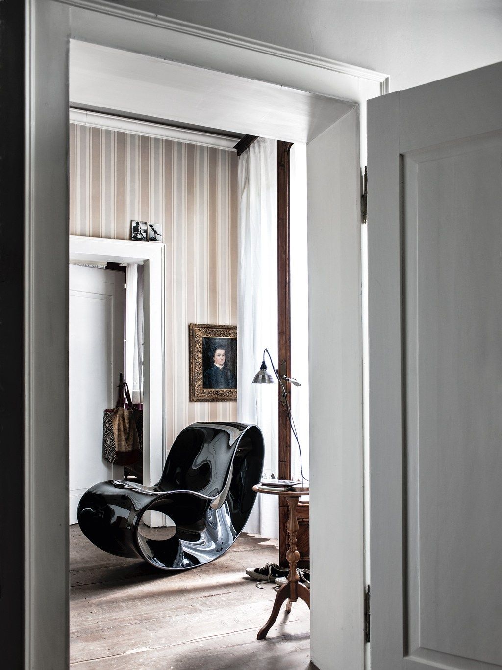 VOIDO Rocking armchair By Magis | design Ron Arad