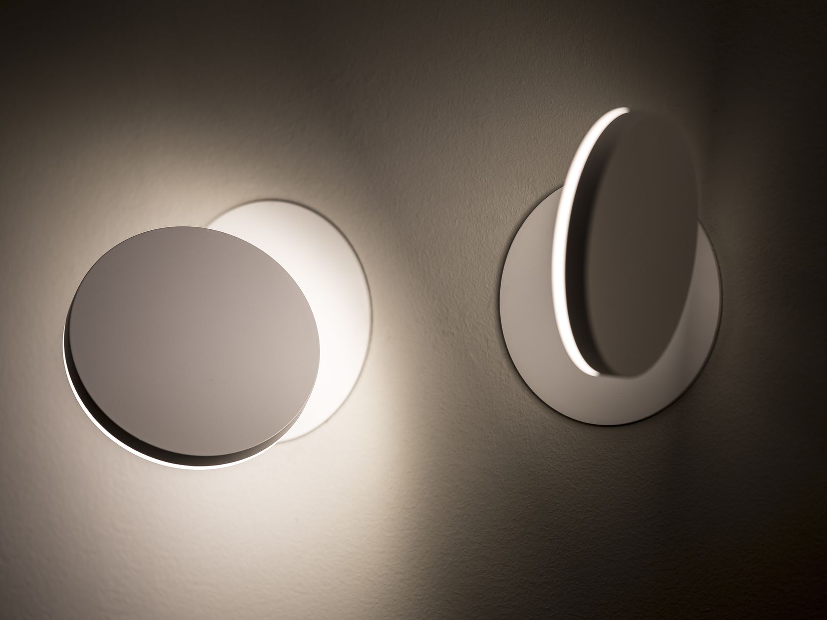 BELLA LED adjustable die cast aluminium wall lamp By PANZERI | design ...