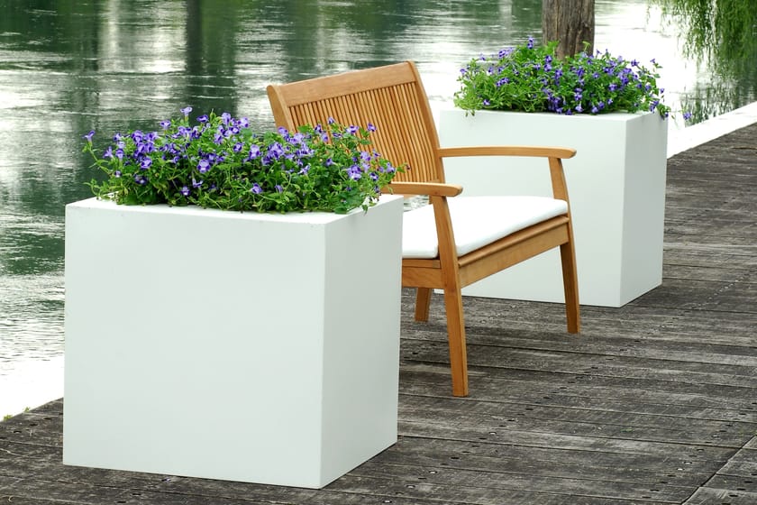 A Modular stainless steel planter By BLOSS