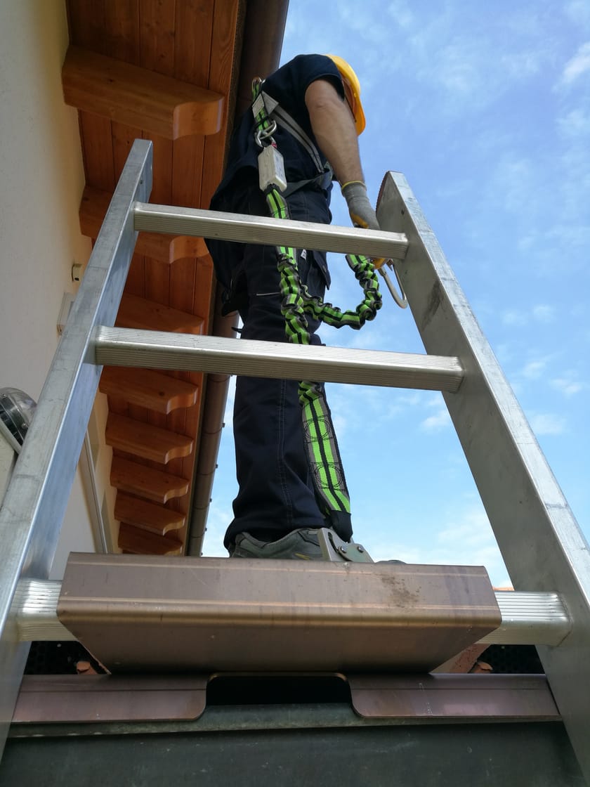 Ancoraggio puntuale con sistema di fissaggio per scale ACCESS SAFE By ...