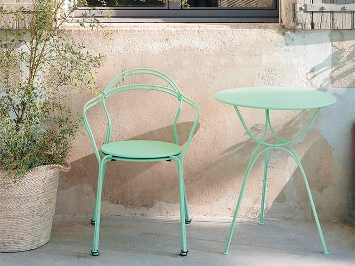 AIRLOOP Round steel garden table By Fermob | design Frédéric Sofia