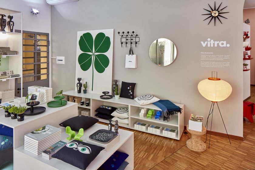 AKARI 10A Floor lamp By Vitra | design Isamu Noguchi