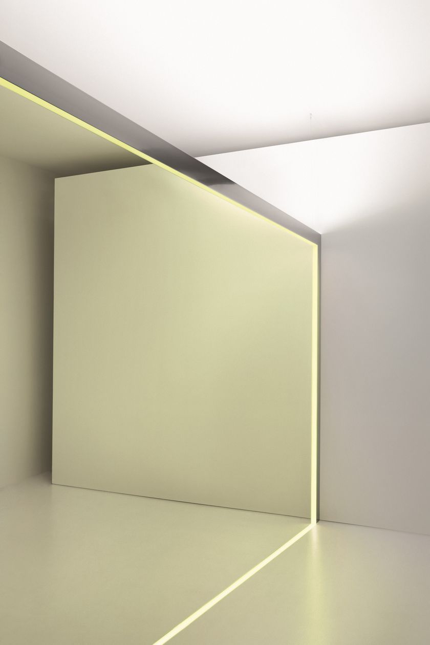 ALGORITMO SYSTEM | Wall-mounted linear lighting profile By Artemide