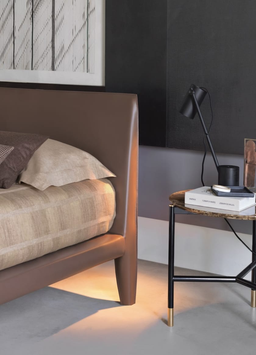 Letto imbottito in cuoio ALICUDI By Flou