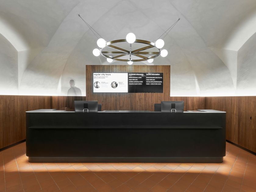 Banque d'accueil en Corian® Banque d'accueil By AMOSDESIGN