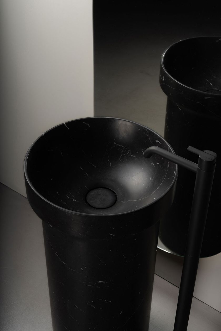 ARC Freestanding round Nero Marquina marble washbasin By INBANI ...