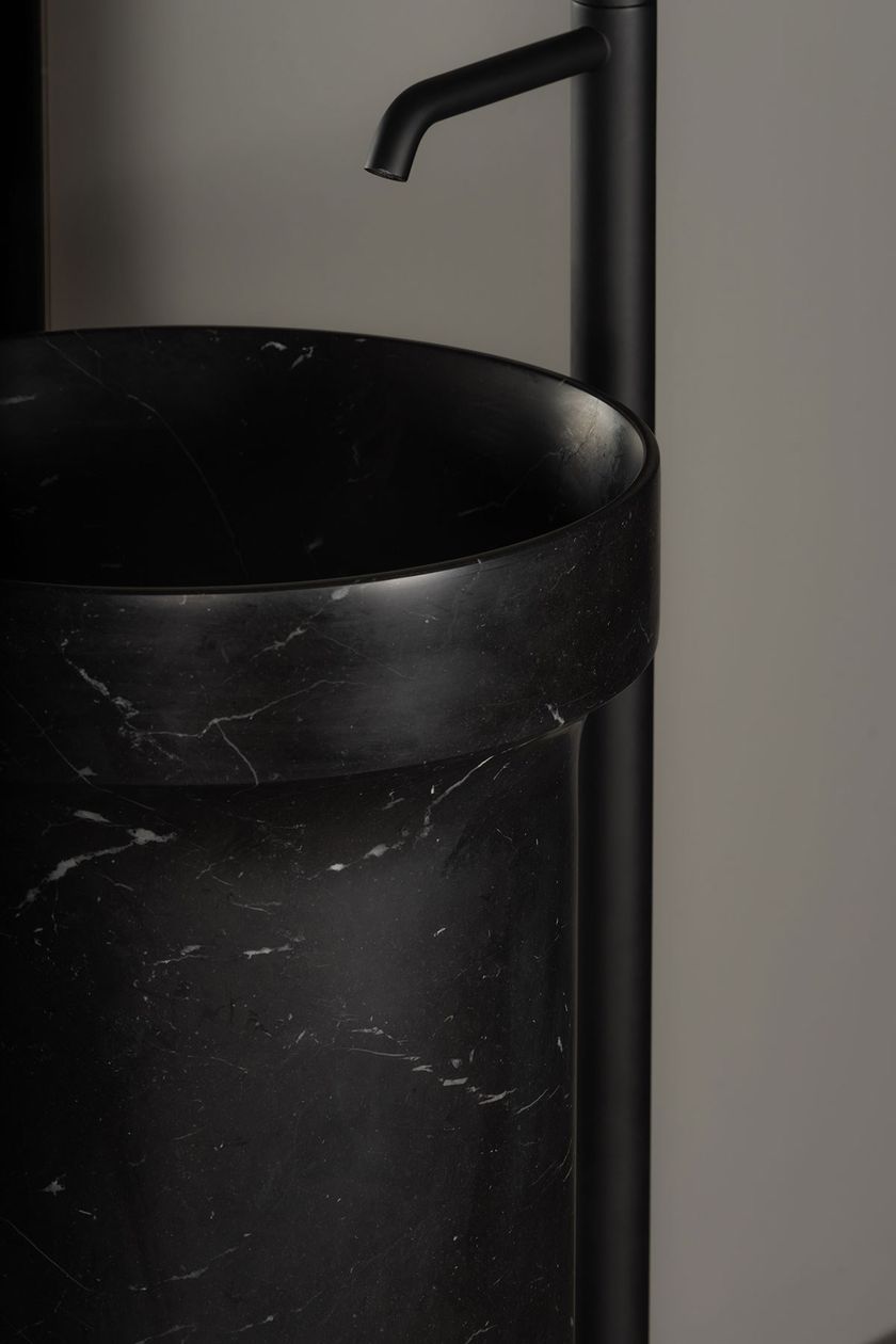 ARC Freestanding round Nero Marquina marble washbasin By INBANI ...