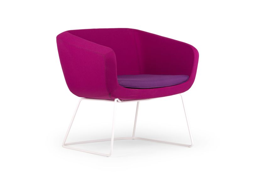 ARCA LOUNGE Sled base easy chair with armrests By True Design