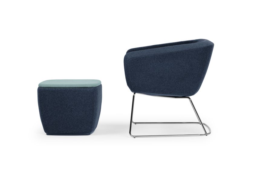 ARCA LOUNGE Sled base easy chair with armrests By True Design