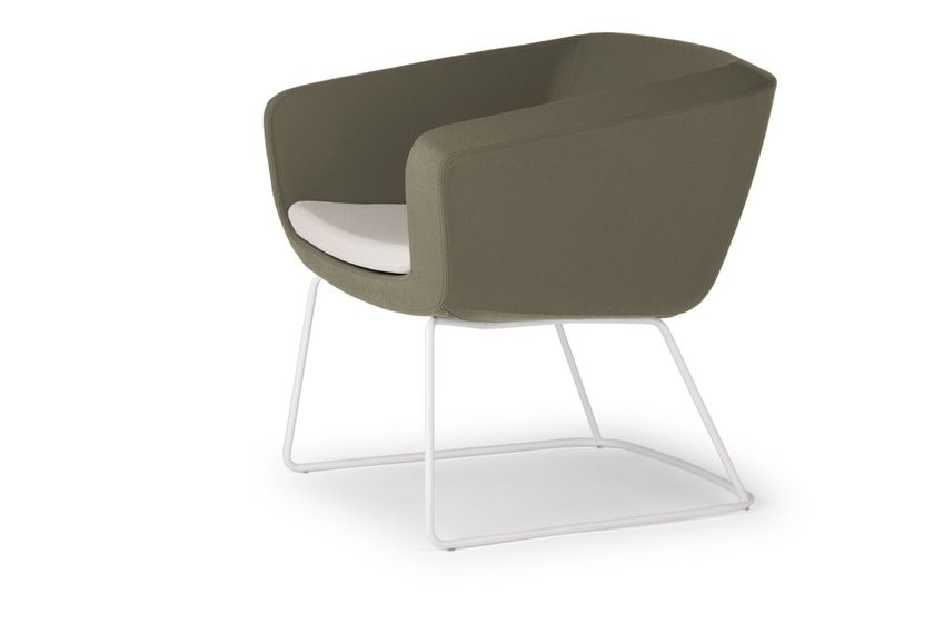 ARCA LOUNGE Sled base easy chair with armrests By True Design