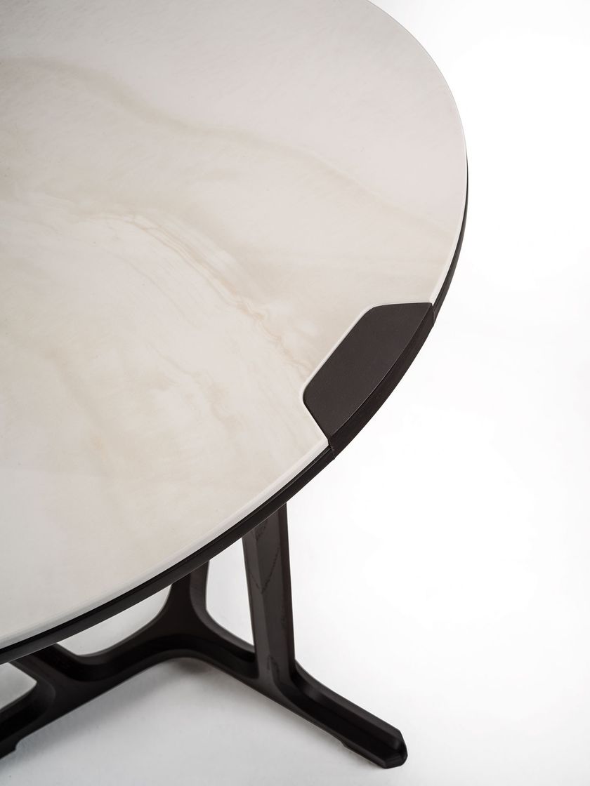 ARJA Round porcelain stoneware table By Frigerio | design Umberto Asnago
