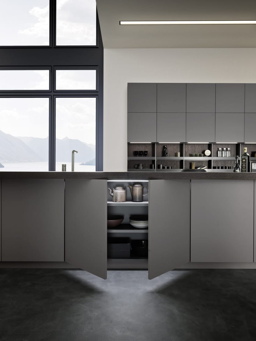 ARKÈ + QUADRA 04 Kitchen with island By Pedini