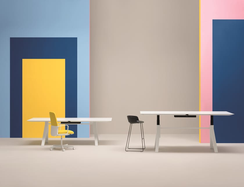 Height-adjustable rectangular office desk ARKI-TABLE ADJUSTABLE By Pedrali