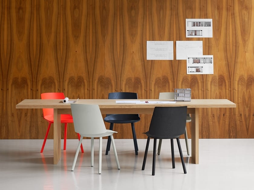 ASHIDA Rectangular solid wood table By e15