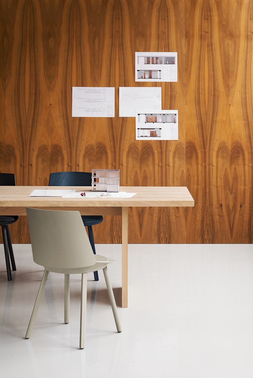 ASHIDA Rectangular solid wood table By e15