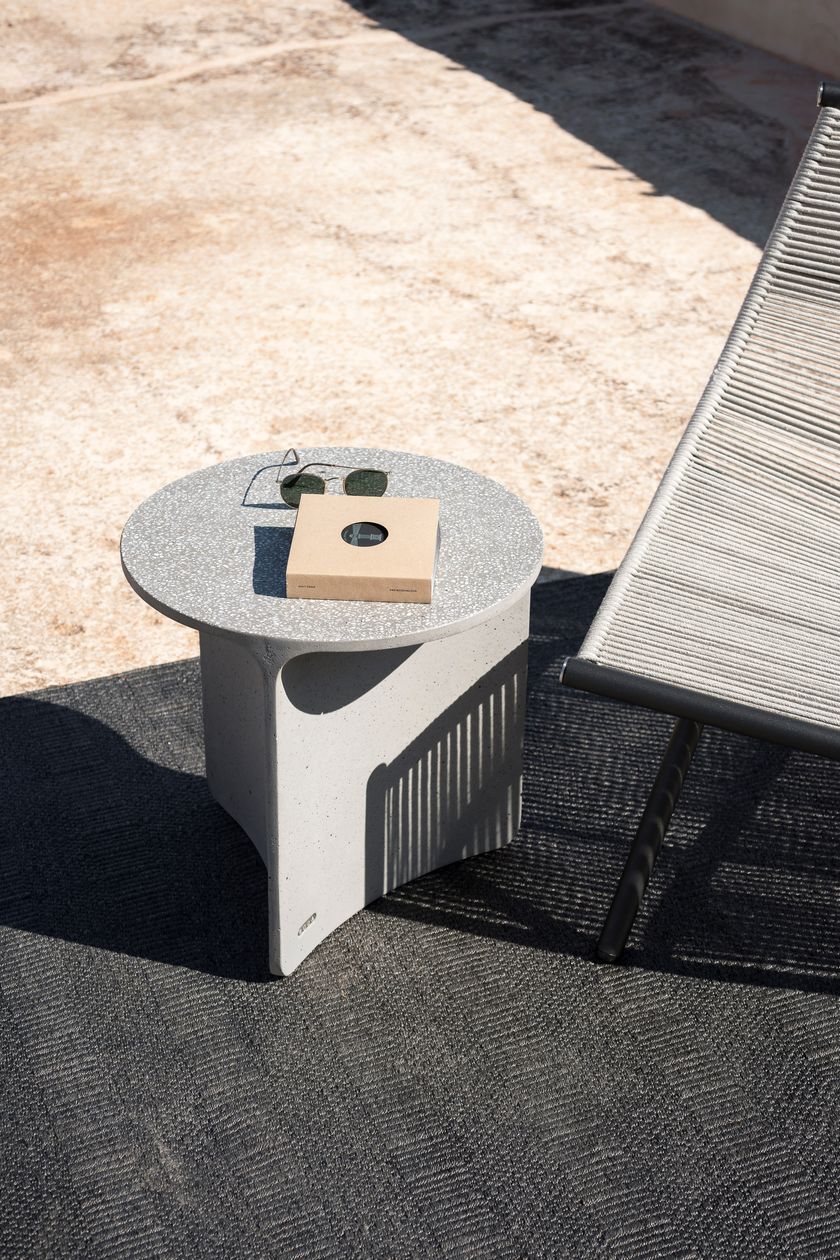 ASPIC 001 Round cement garden side table By RODA | design Gordon ...
