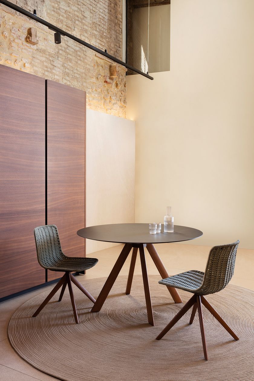 ATRIVM Round garden table By EXPORMIM | design Manel Molina