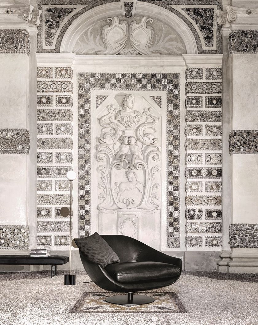 AVÌ | Leather armchair By Désirée divani design Jai Jalan