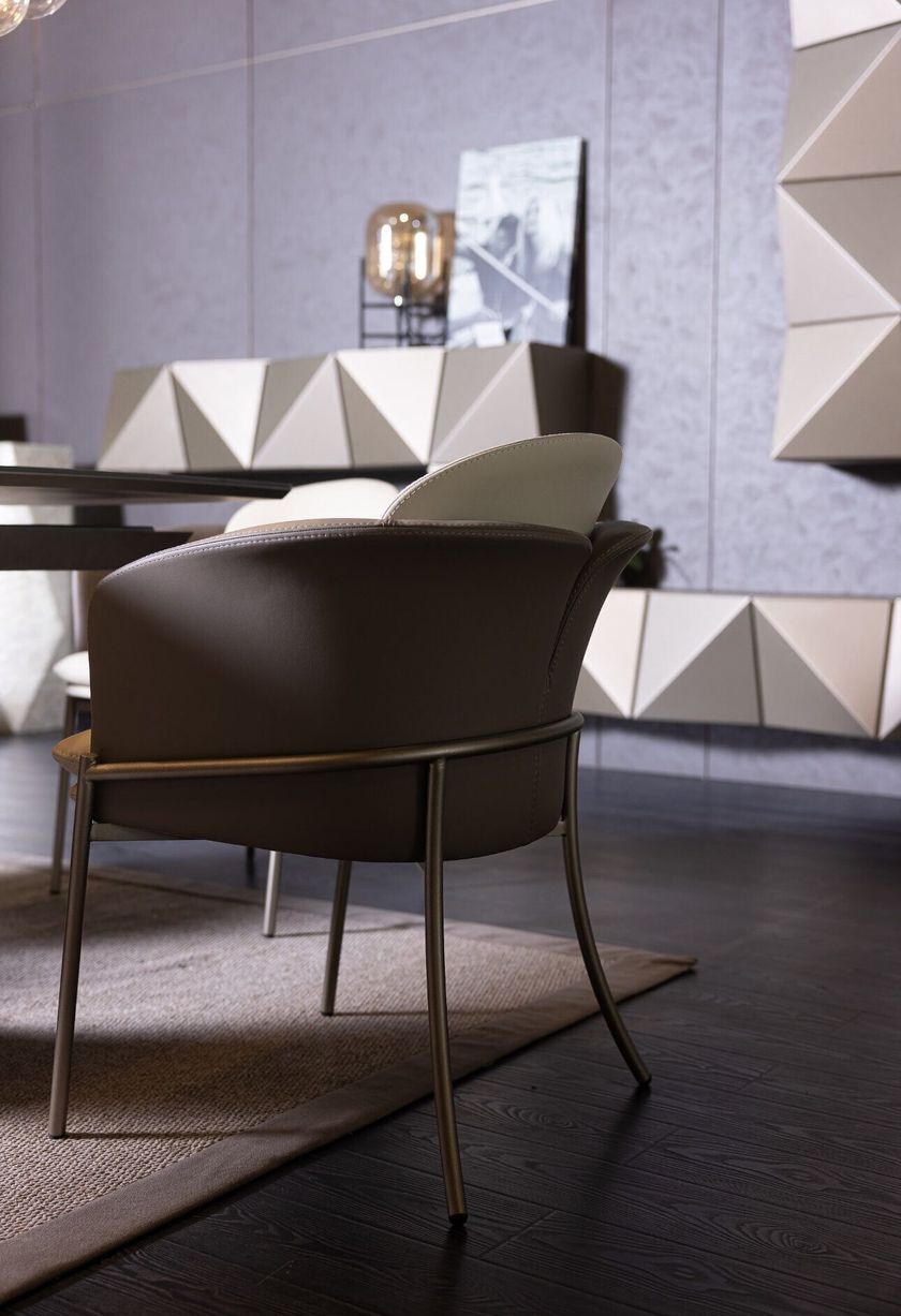 AMORINO Leather chair with armrests By Able