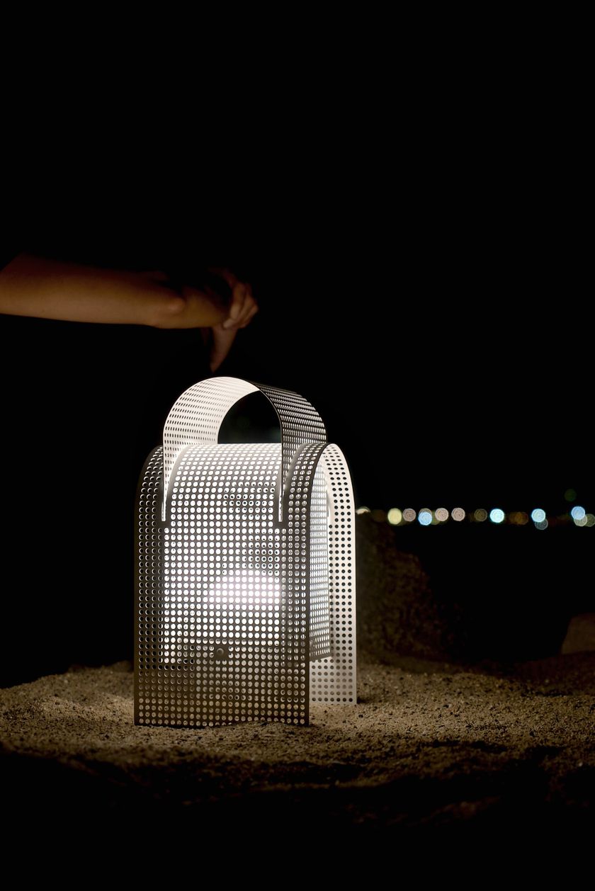 FOLD OUT Outdoor table lamp By Alma light