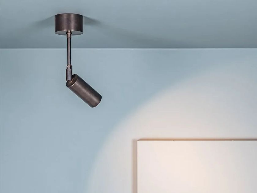 LIT ON LONG TUBE BASE Spot LED dimmable pour plafond en laiton By ...