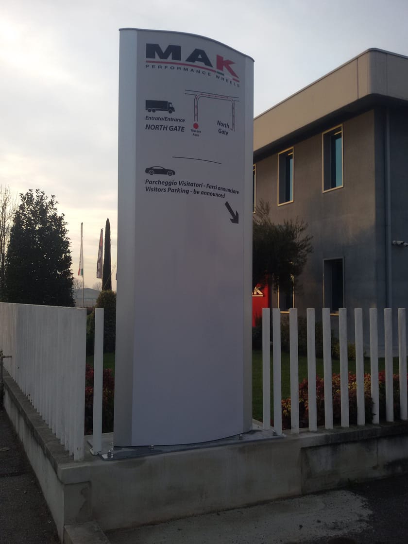 Espositore bifacciale B-TOTEM-E - GEPROM design