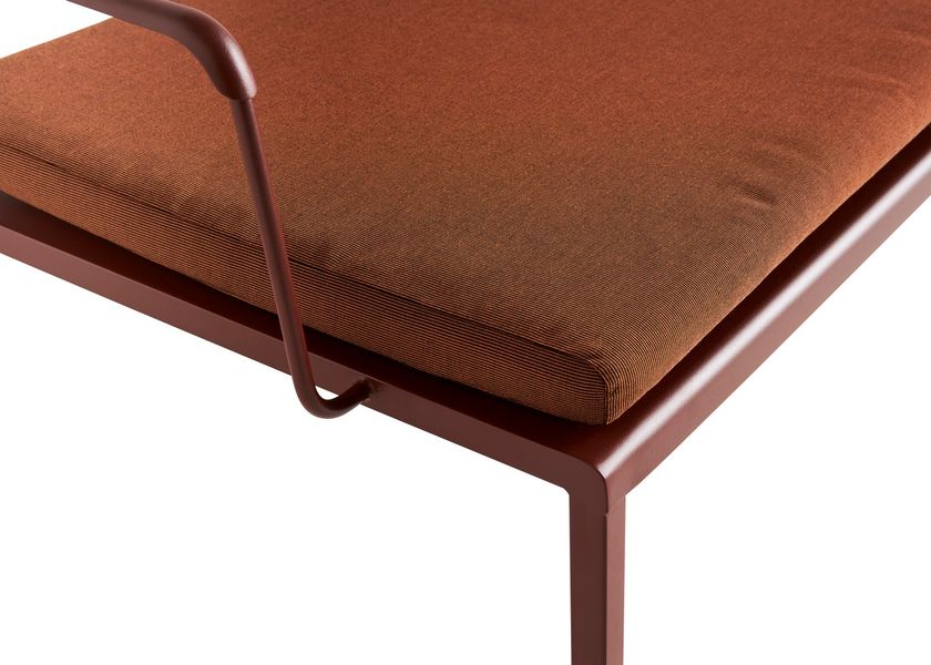 BALCONY Powder coated steel garden bench with armrests By Hay | design ...